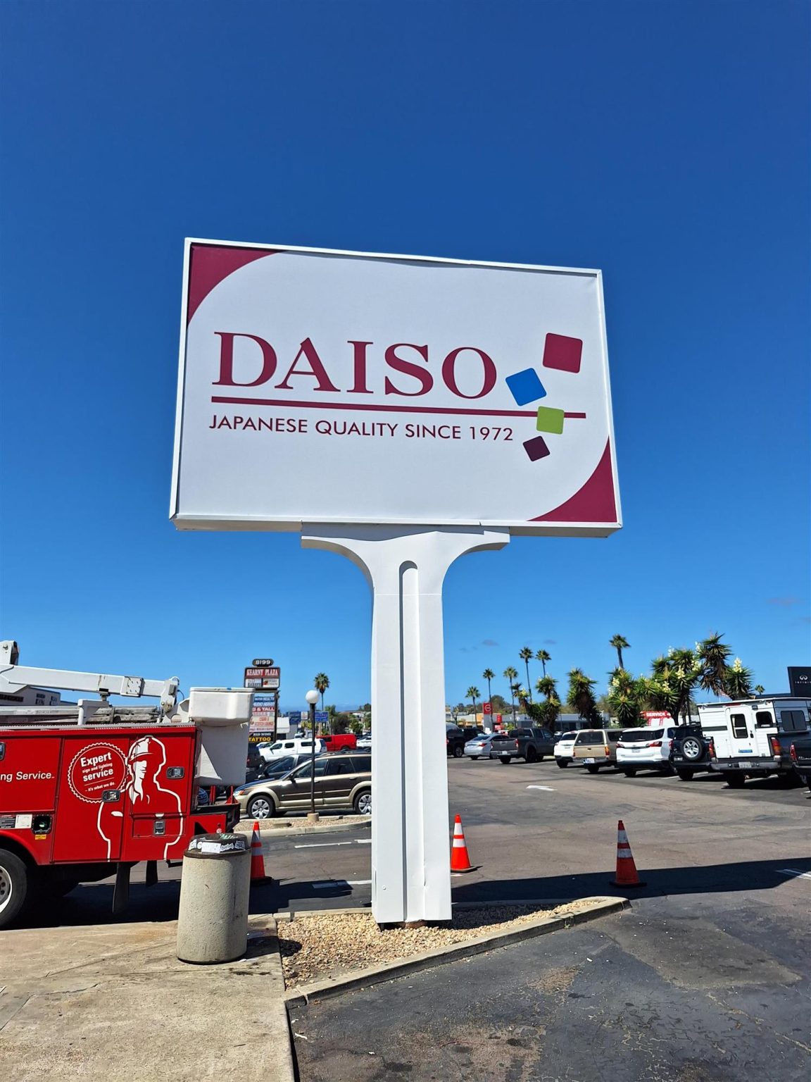 Daiso Japan – Pole Sign Repaint | YESCO Sign & Lighting Repair San Diego